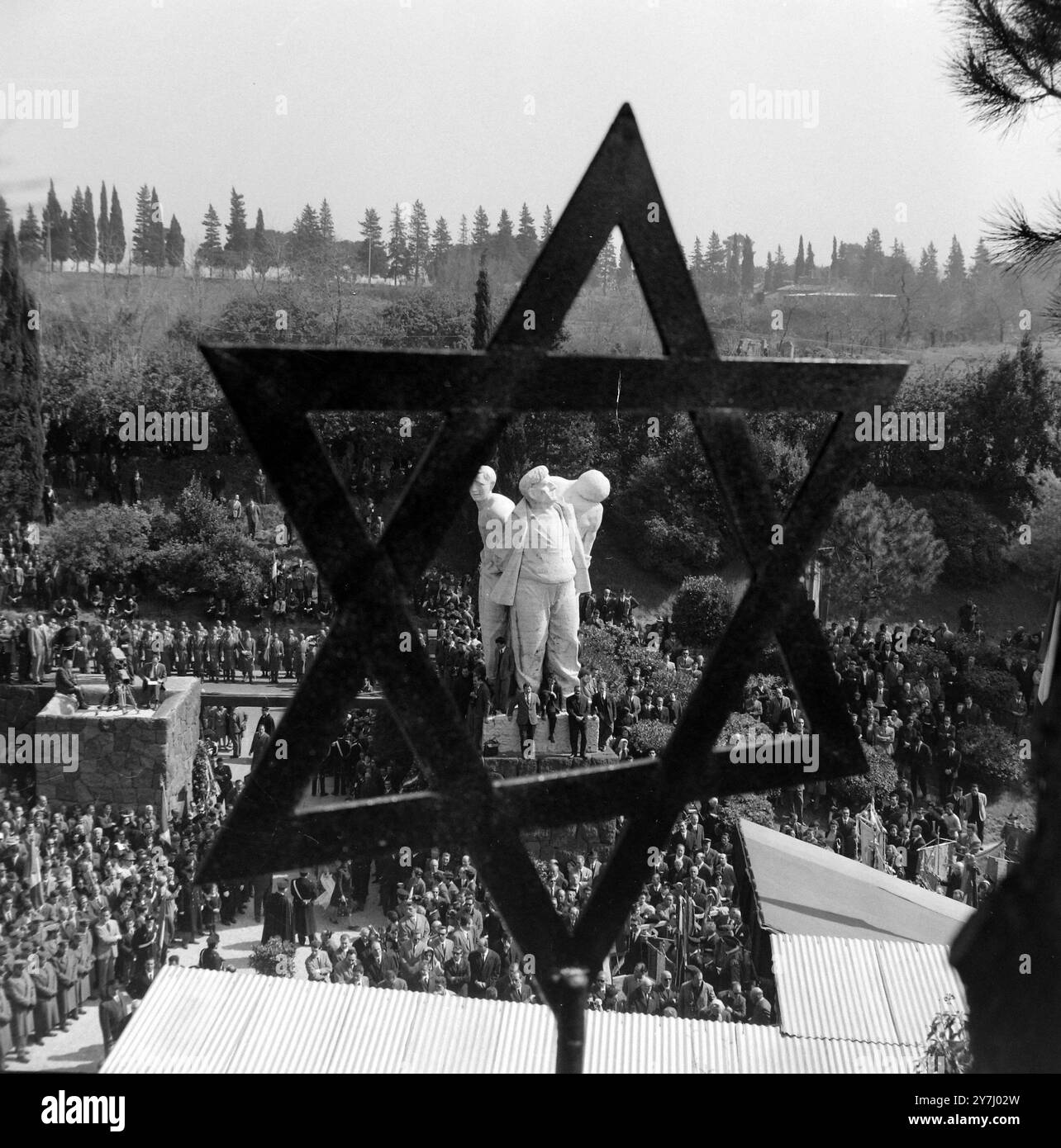 MEMORIAL SERVICE CROWDS GATHER TO COMMEMORATE MEN MURDERED BY NAZIS IN ...