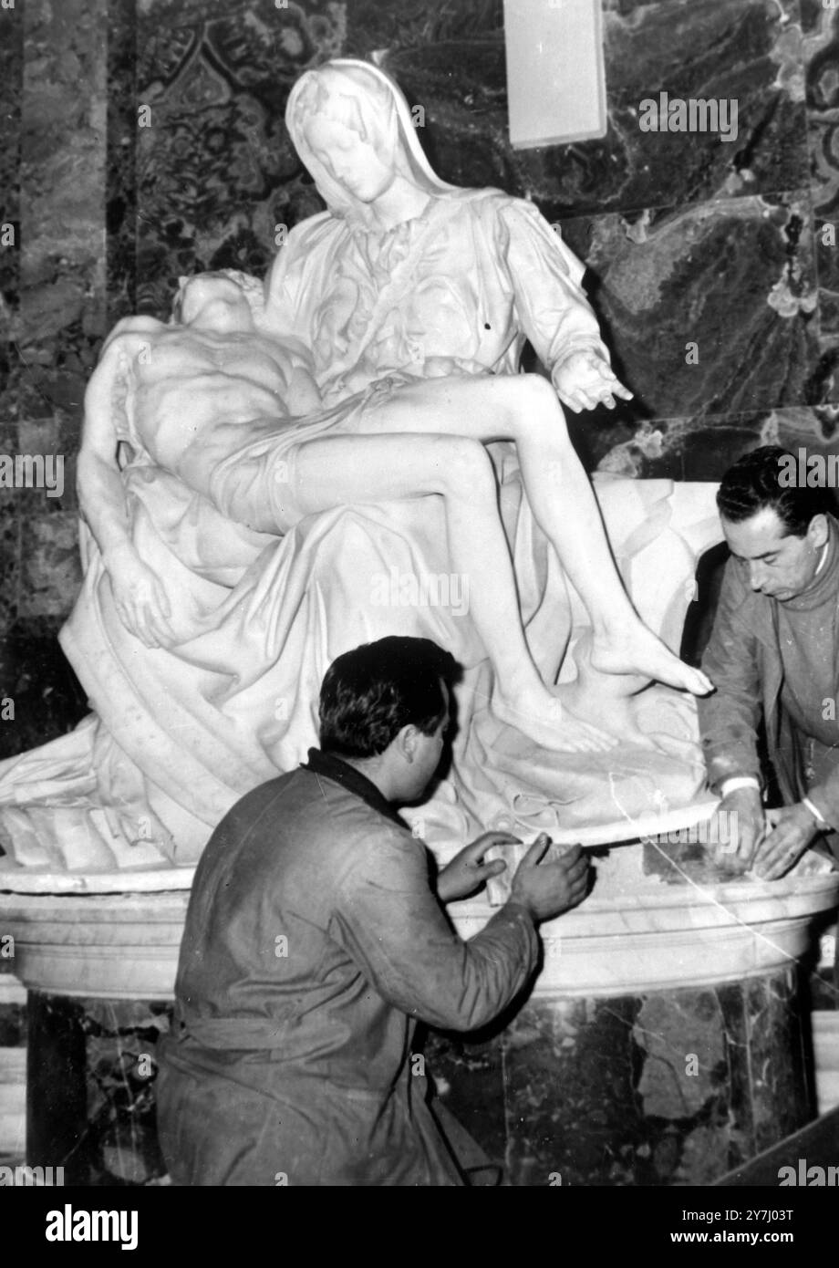 Pieta Michelangelo Quotes La Pieta By Michelangelo: 10 Facts About The