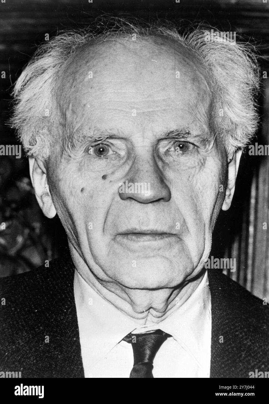 MUSIC PIANIST WILHELM BACKHAUS 80 YEARS OLD IN LUGANO ; 26 MARCH 1964 ...