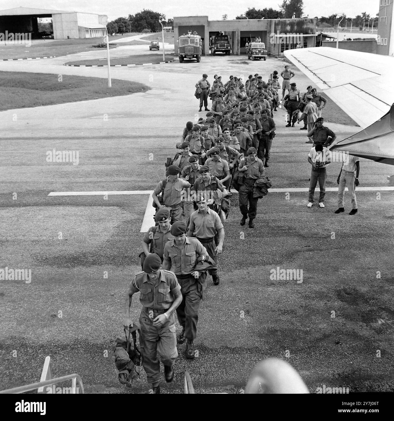 BRITISH TROOPS ARRIVE IN DAR ES SALAAM, TANGANYIKA ; 24 MARCH 1964 ...