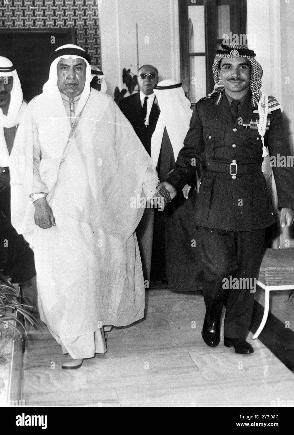 KING HUSSEIN OF JORDAN WITH SHEIKH AL-SABAH AT DINNER IN KUWAIT ; 25 ...
