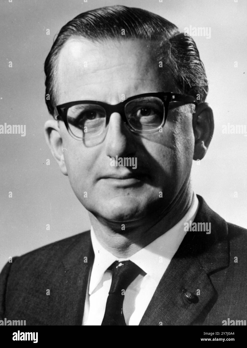 THOMAS G F - PORTRAIT OF RHODESIAN MP POLITICIAN - MEMBER OF THE ...