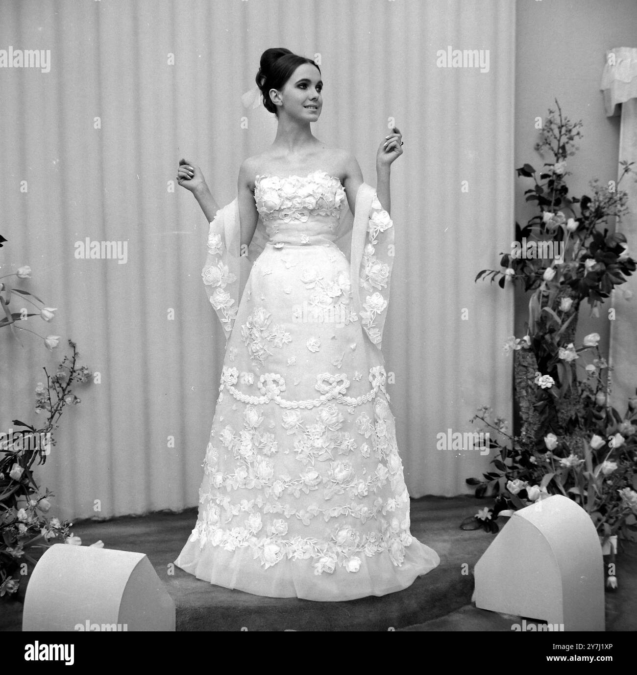 FASHION BALL GOWN BY RAHVIS IN LONDON ; 20 MARCH 1964 Stock Photo - Alamy