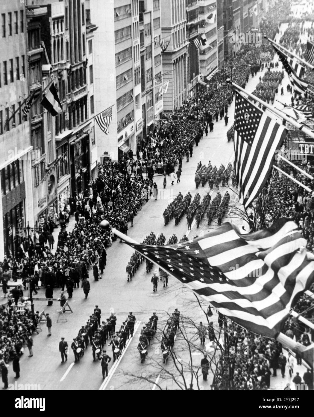 5th avenue new york parade Black and White Stock Photos & Images - Alamy