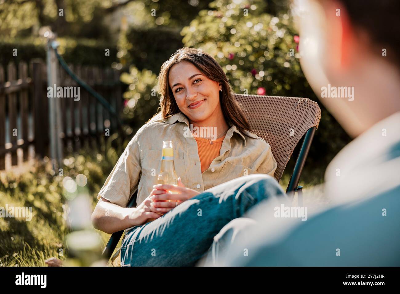 Beautiful women crossed legs hi-res stock photography and images - Alamy