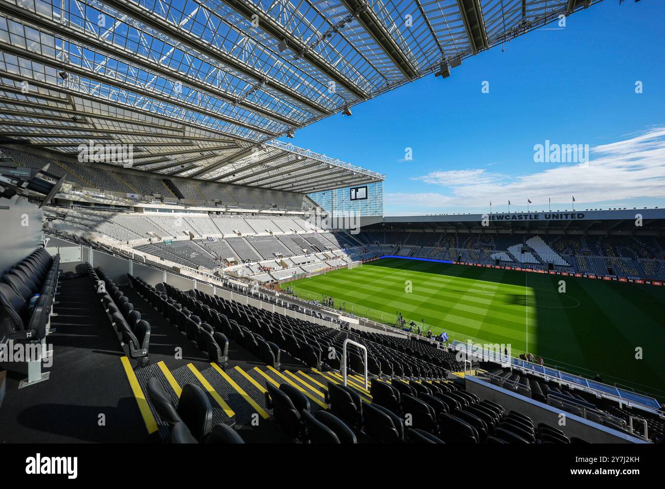 Broken led giant screen hi-res stock photography and images - Alamy