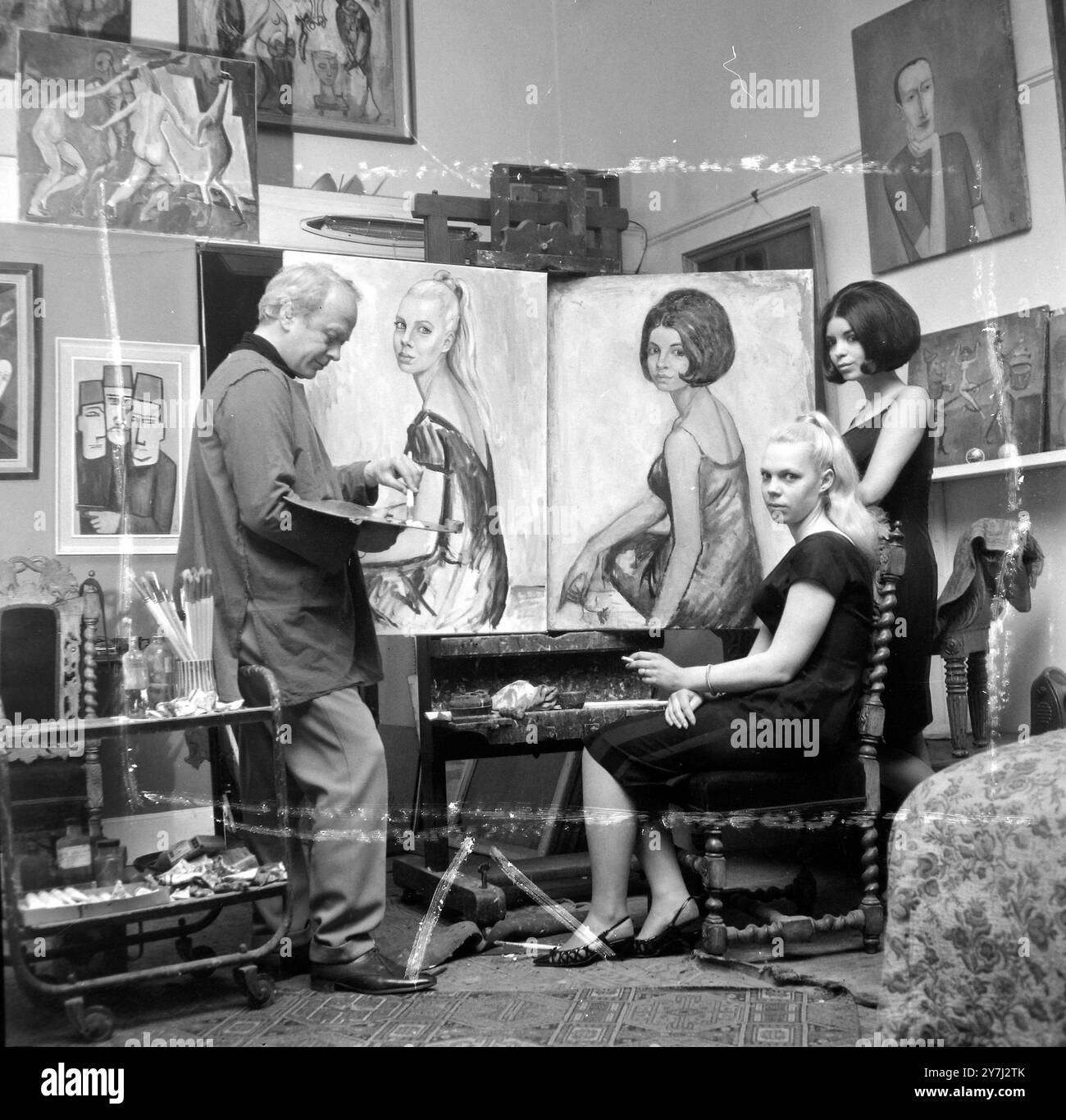 ARTIST ALEX PORTNER AT WORK IN LONDON ; 16 MARCH 1964 Stock Photo - Alamy