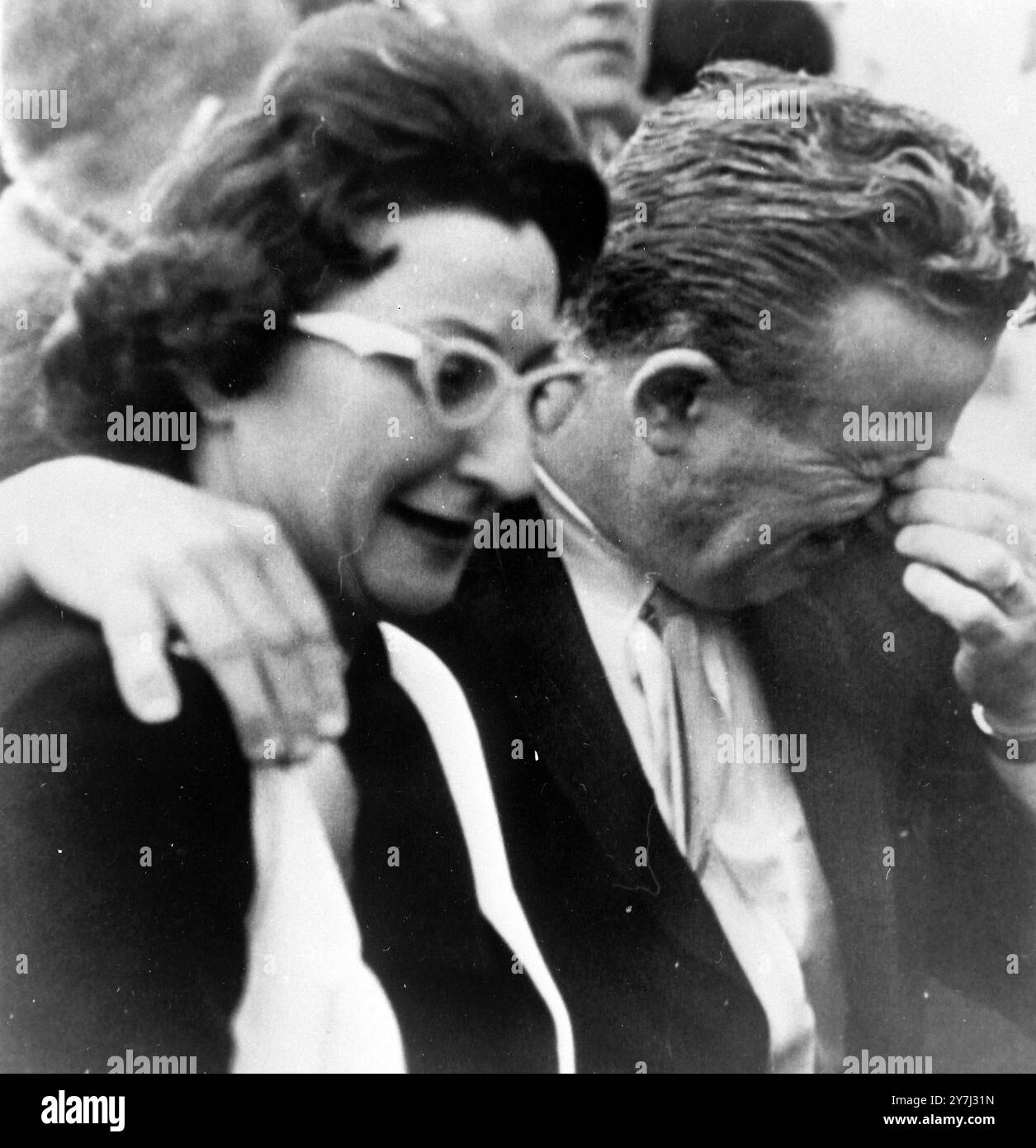 LAW & ORDER RUBYS BROTHER EARL WEEPS - JACK RUBY RECEIVING DEATH ...