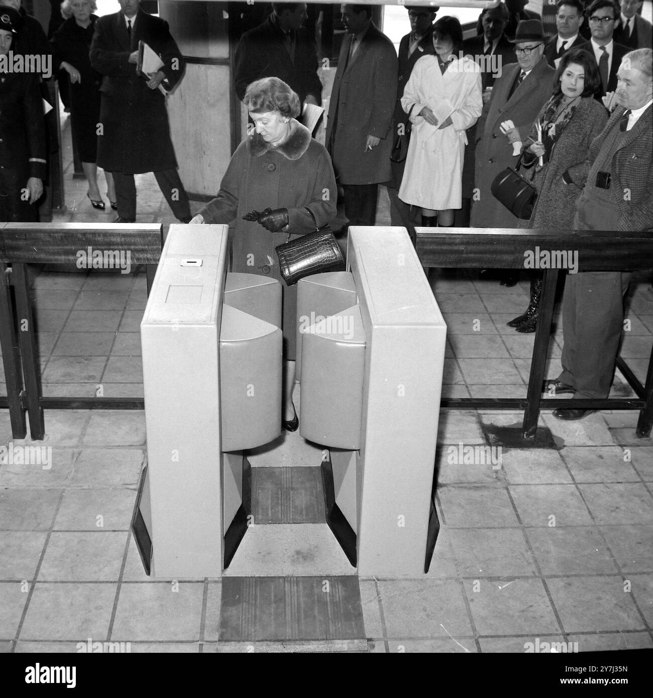 CHISWICK PARK TUBE USES ROBOT TICKET COLLECTOR IN LONDON - MISS MAY ...