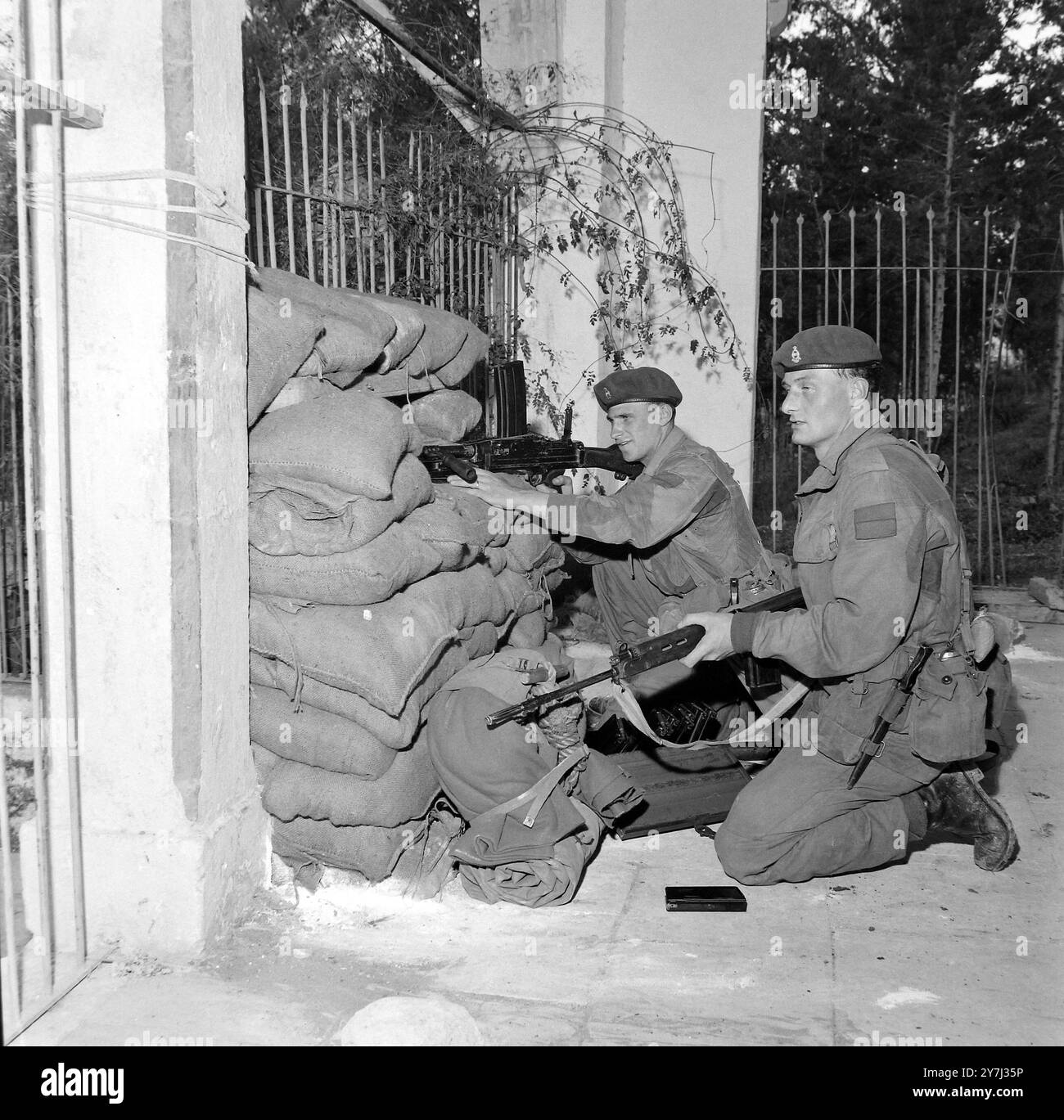 BRITISH ARMY GUNNERS SOLDIERS IN ACTION IN NICOSIA, CYPRUS / ; 13 MARCH ...