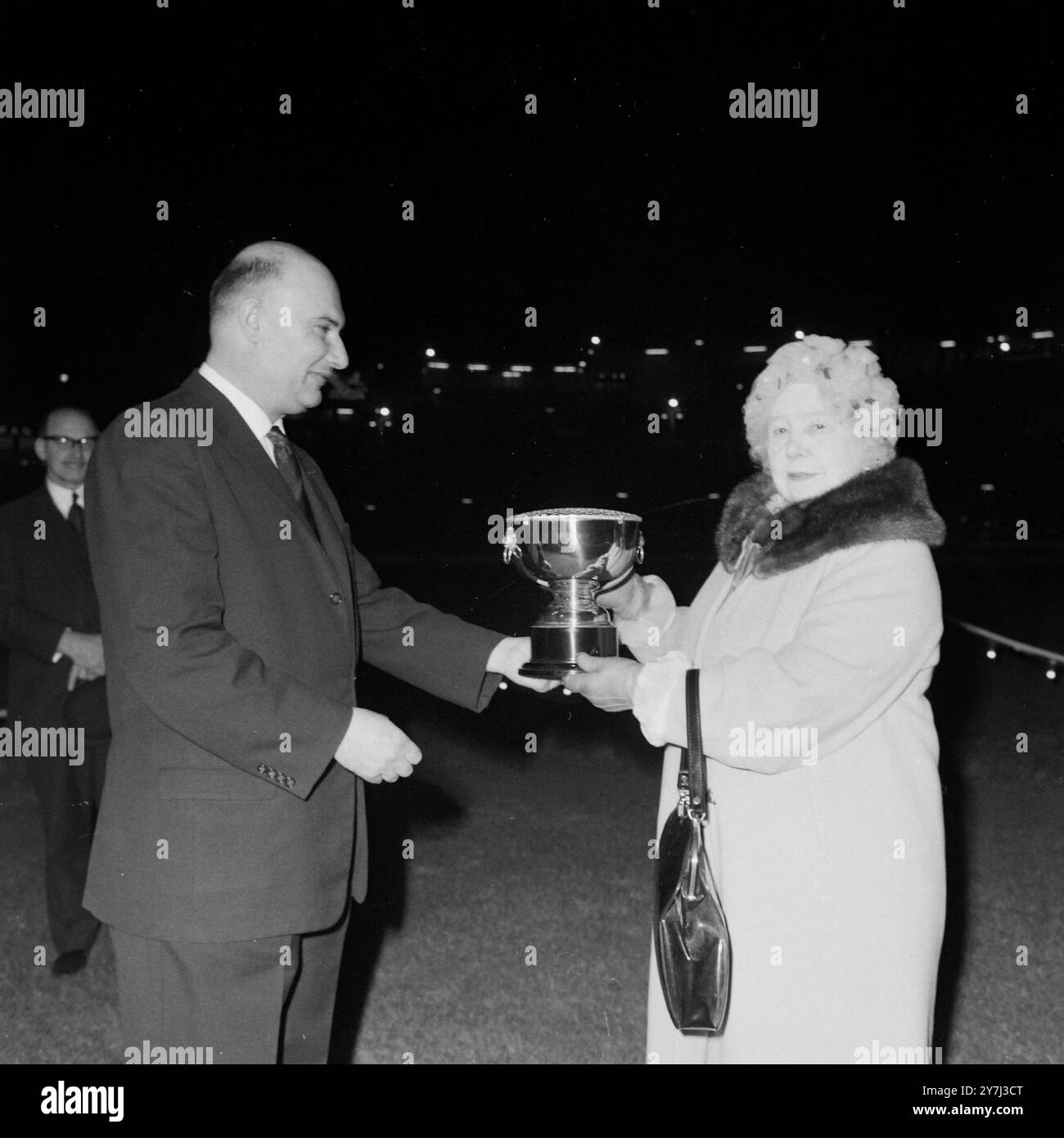 MRS LAMBERT WITH A TROPHY IN LONDON / ; 13 MARCH 1964 Stock Photo - Alamy