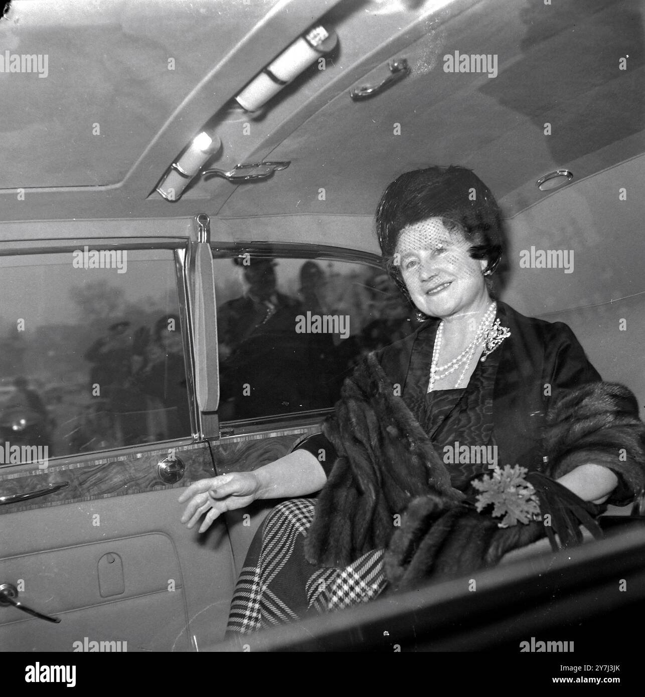 ELIZABETH THE QUEEN MOTHER LEAVES CLARENCE HOUSE FOR LA ; 12 MARCH 1964 ...