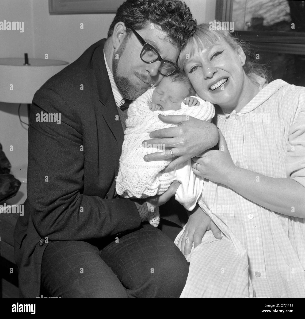 AUSTRALIAN SINGER ROLF HARRIS WIFE ALWEN & DAUGHTER BINDI IN LONDON ...