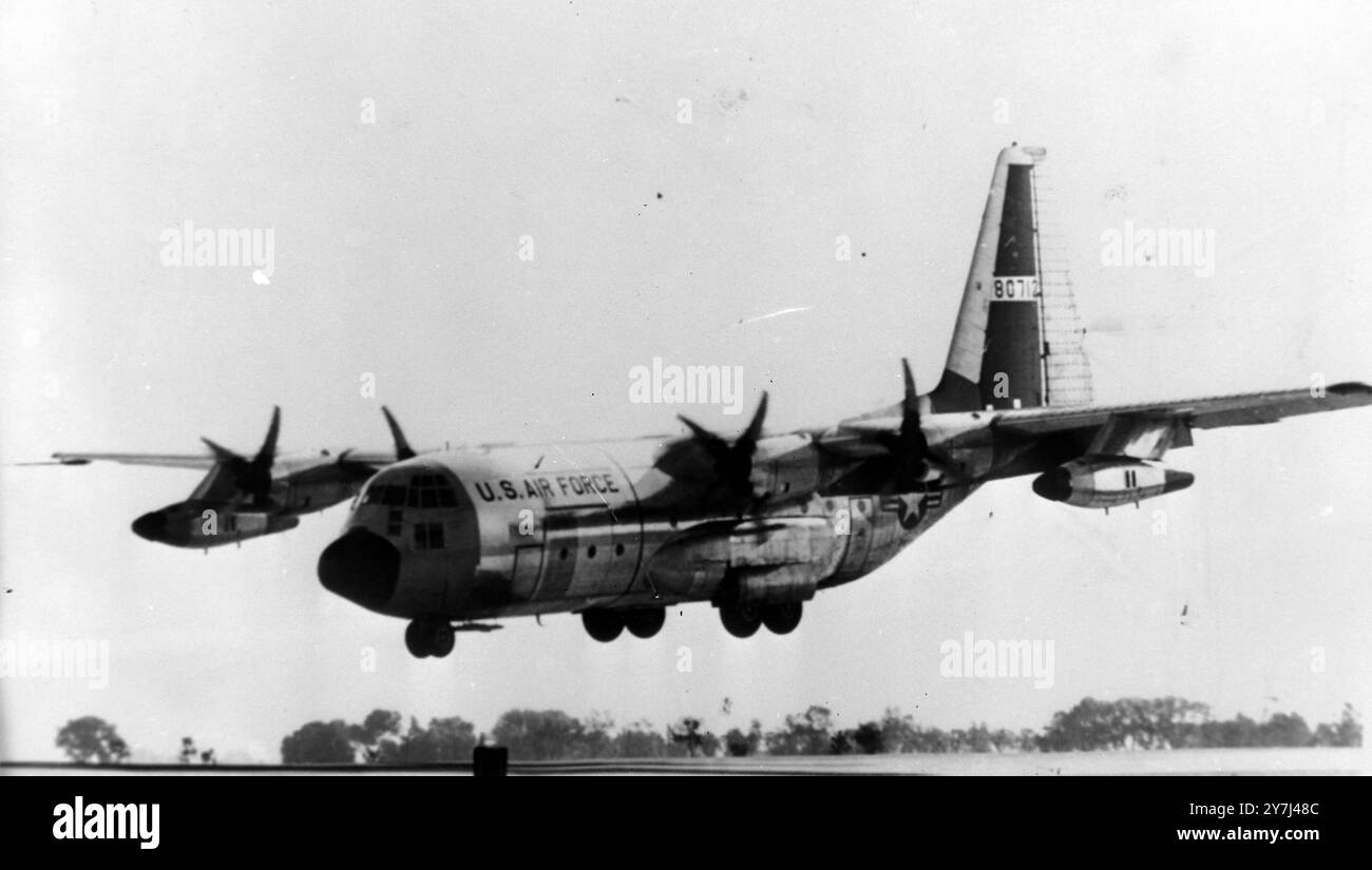 Hercules transport plane Black and White Stock Photos & Images - Alamy