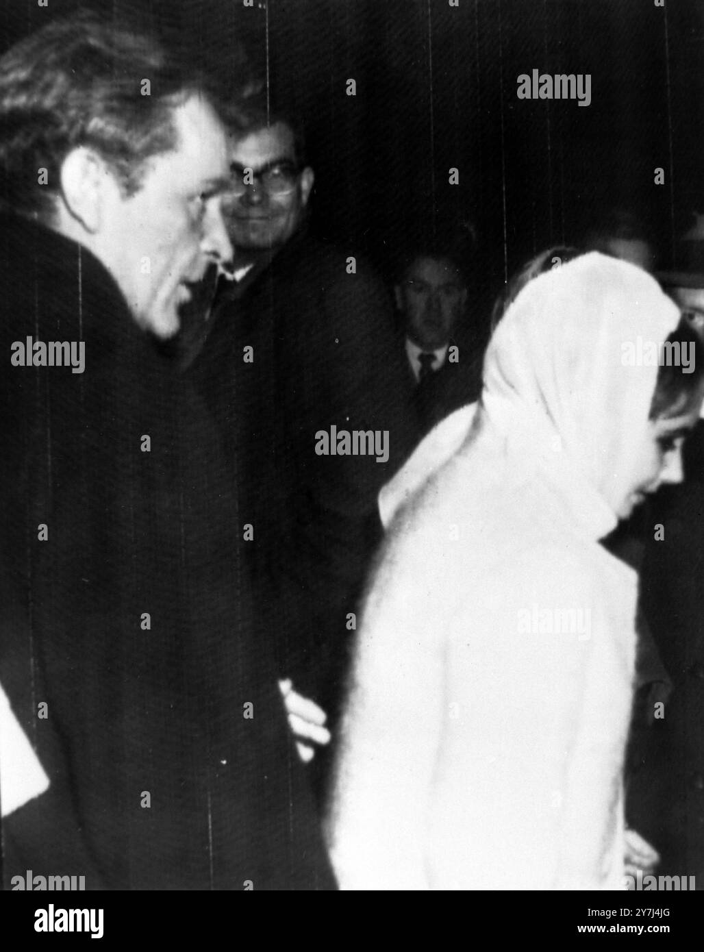 ACTOR RICHARD BURTON AND ACTRESS ELIZABETH TAYLOR AT THEATRE IN TORONTO ...