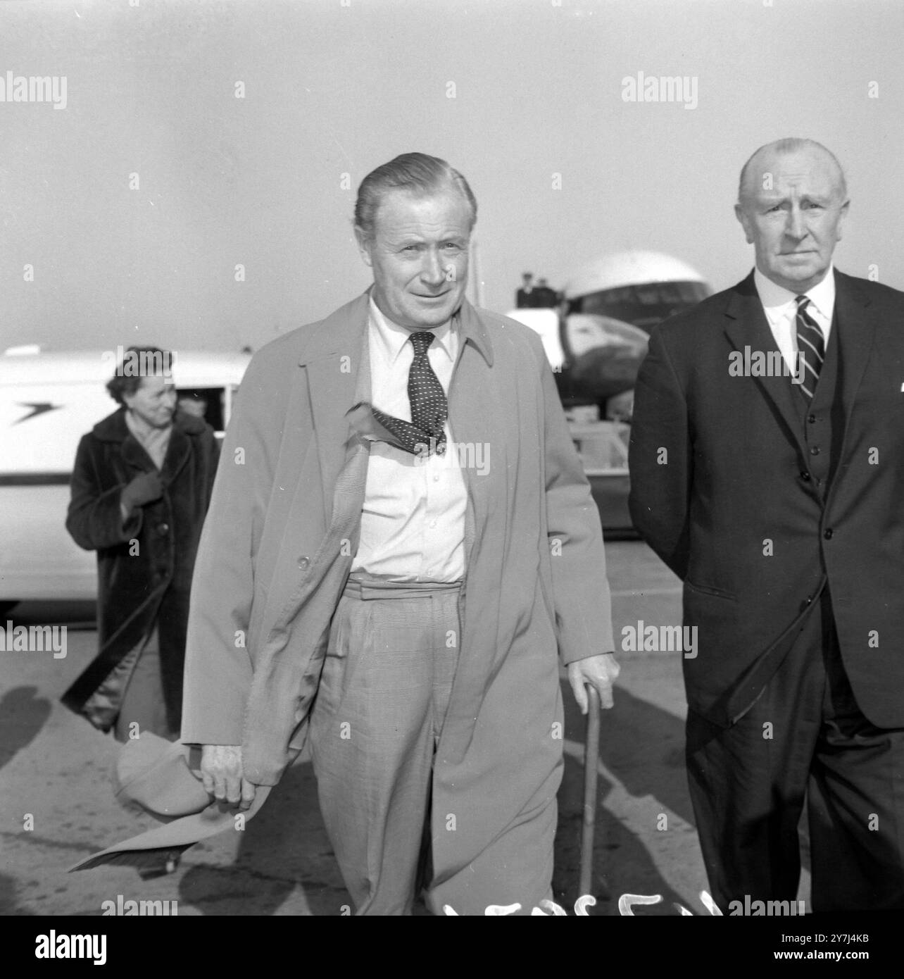 DUNCAN SANDYS COLONIAL SECRETARY BACK IN LONDON FROM TANGANYIKA / ; 9 ...