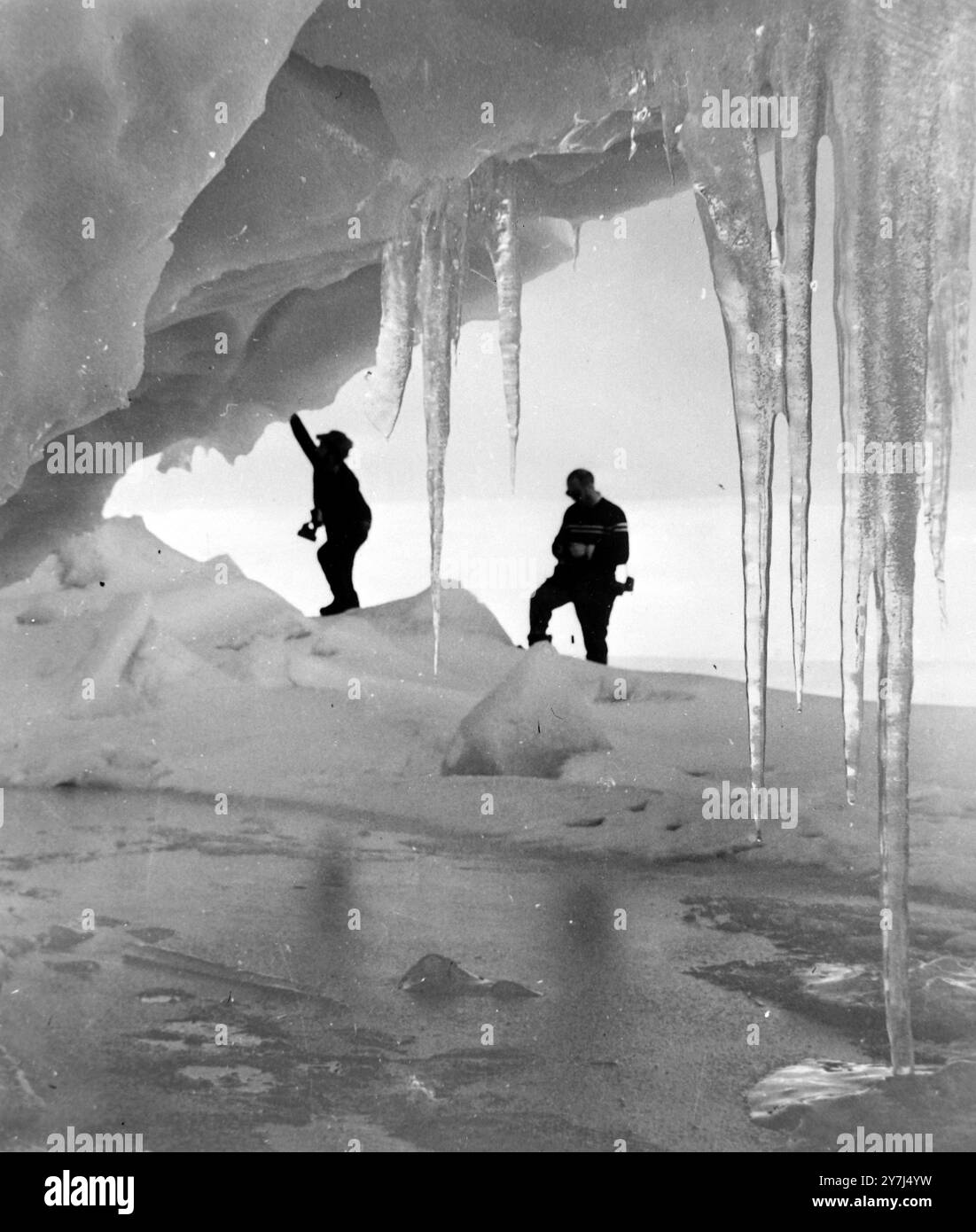 SOVIETS EXPLORE ANTARCTICA - EXPEDITION AT WORK / ; 6 MARCH 1964 Stock ...