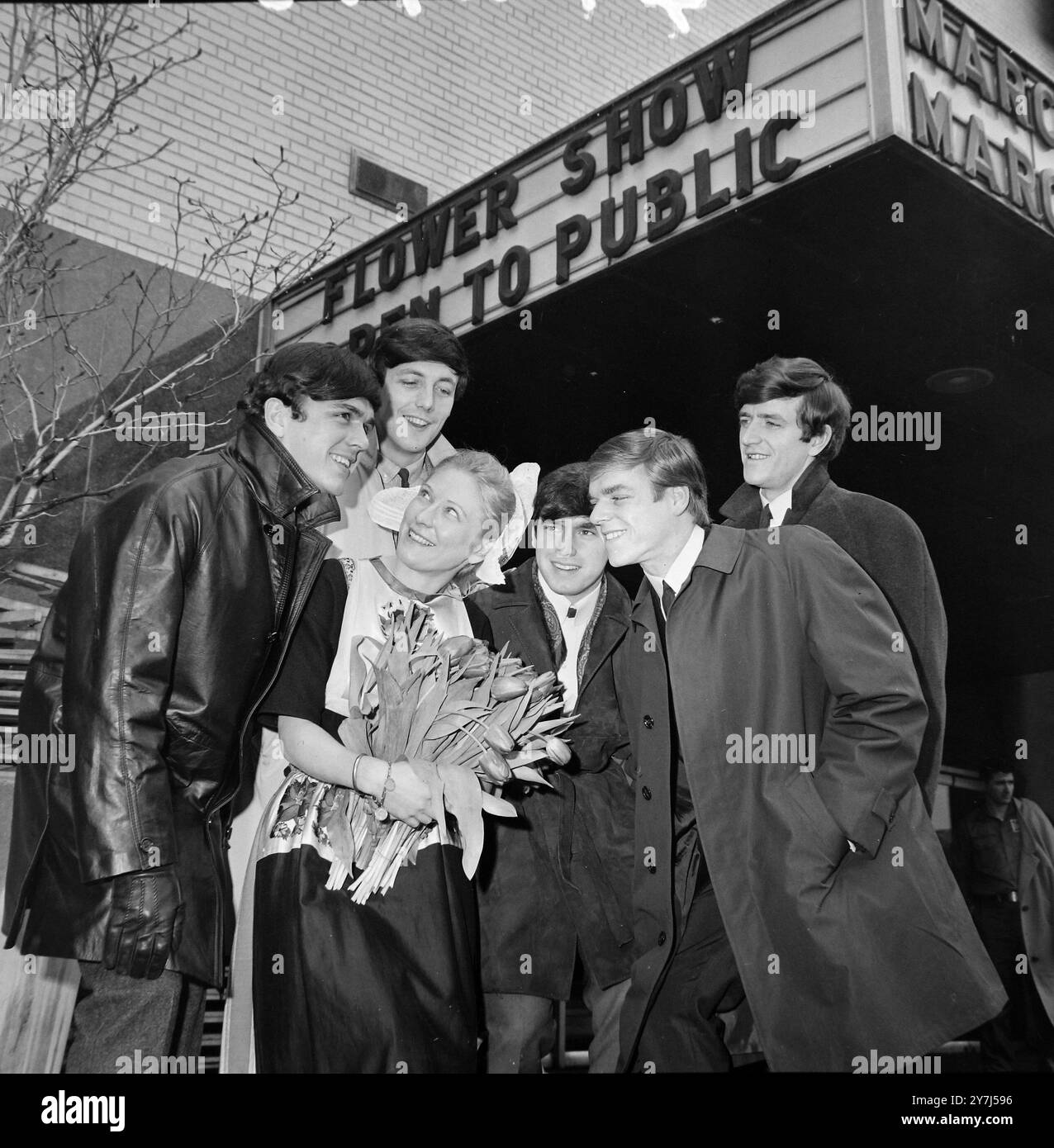RICK HUXLEY WITH EVA ERENS AND POP GROUP THE DAVE CLARK FIVE IN NEW ...