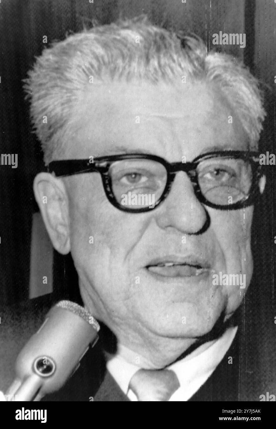 LAW & ORDER JUDGE JOE BROWN ENTERS COURT FOR JACK RUBY TRIAL IN DALLAS ...