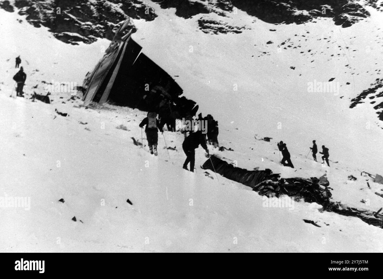 AVIATION BRITISH BRITANNIA AIRLINER CRASH SCENE, WRECK WITH RESCUERS IN ...