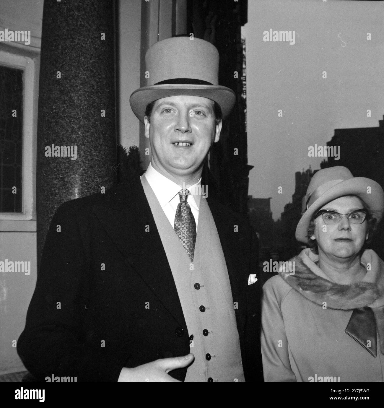 ROBERT MCKIM WITH MOTHER AT BUCKINGHAM PALACE FOR INVESTITURE / ; 3 ...