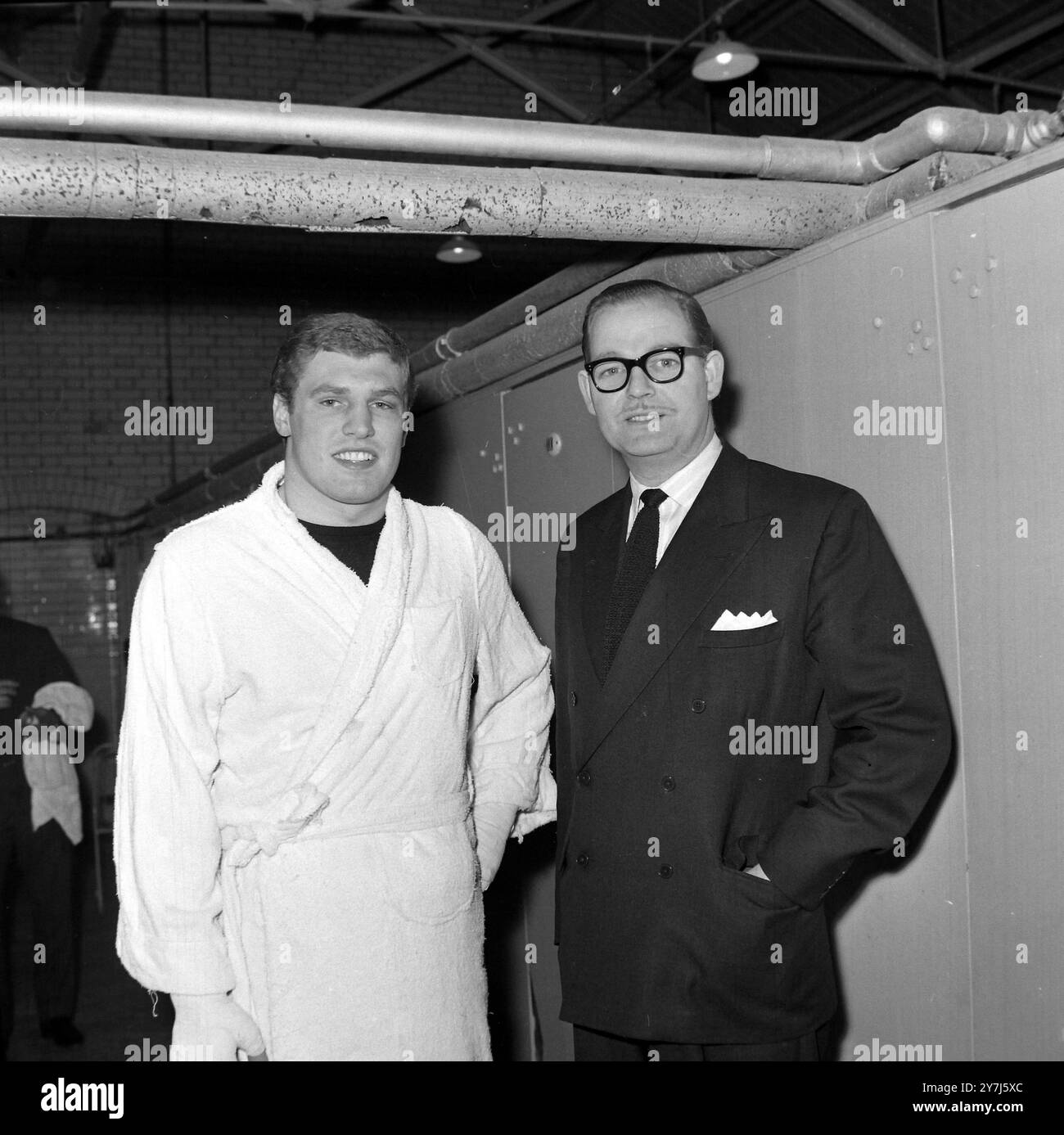 PROMOTER MIKE BARRETT WITH BOXER BILLY WALKERAT MANOR PLACE BATHS IN ...
