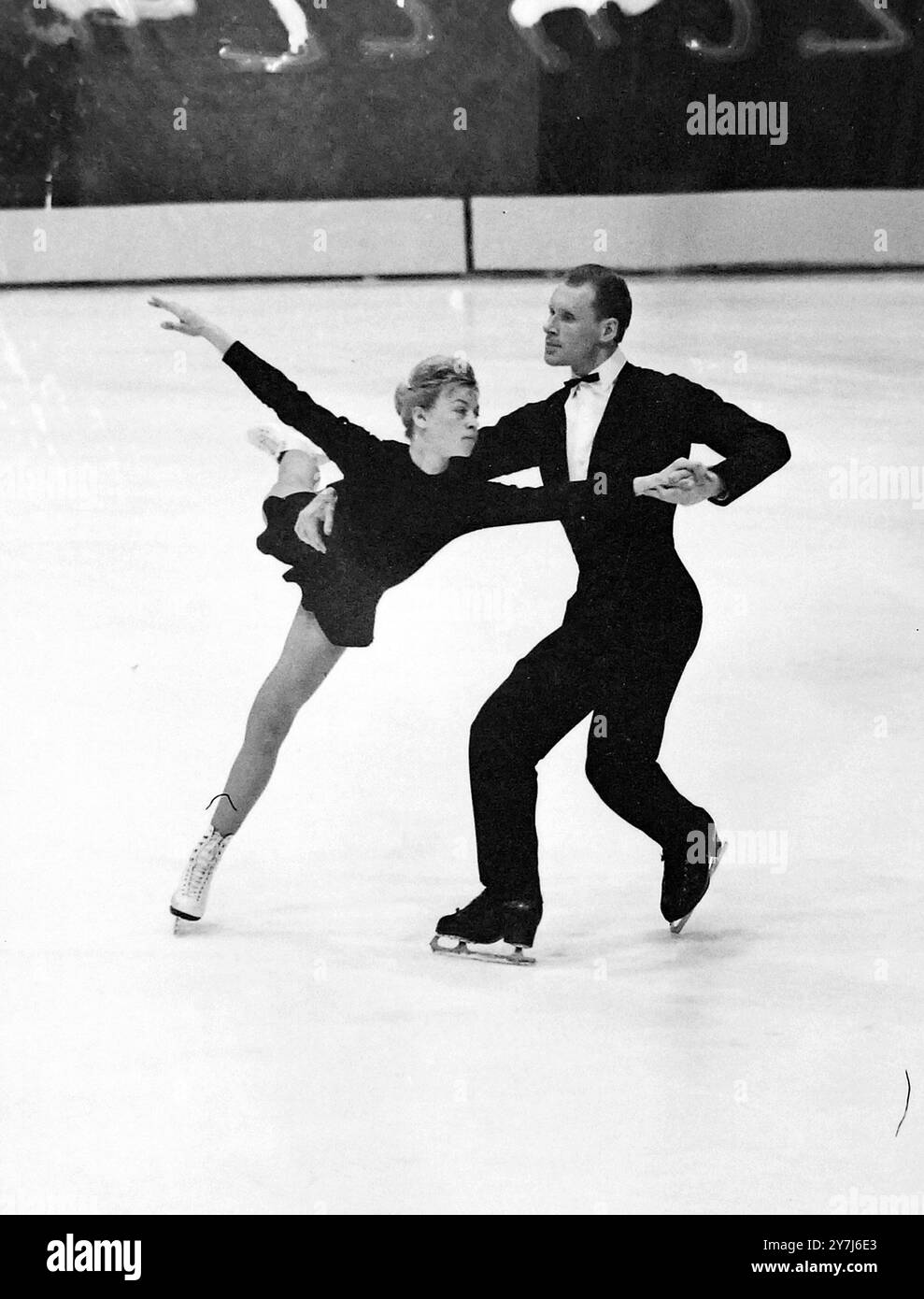 RUSSIAN ICE FIGURE SKATERS LUDMILA BELOUSOVA AND OLEG PROTOPOPOV IN ...