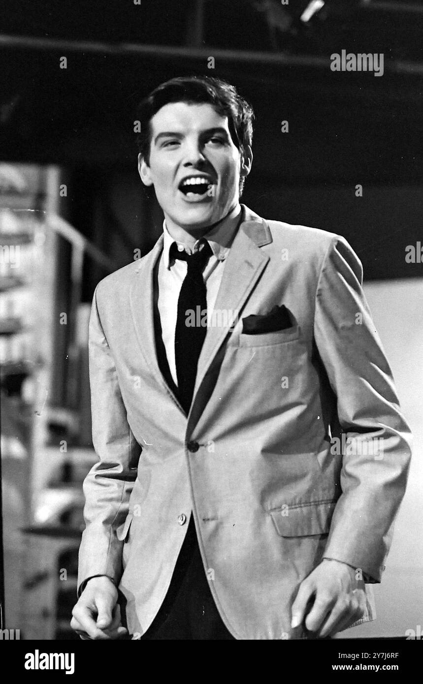 SINGER JESS CONRAD IN LONDON / ; 26 FEBRUARY 1964 Stock Photo - Alamy