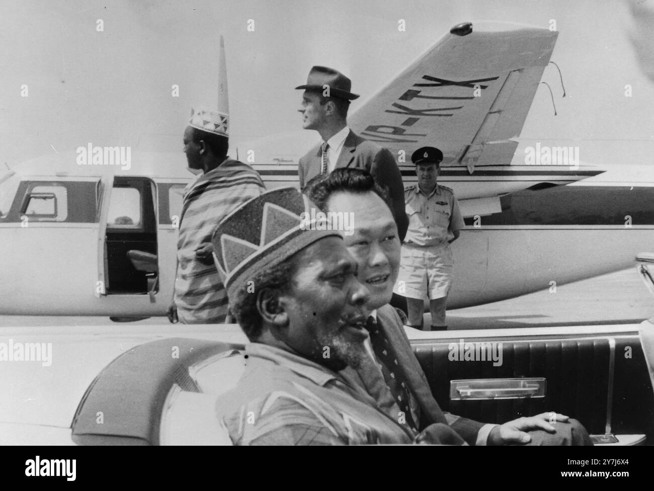 KENYAN PREMIER AFRICAN LEADER JOMO KENYATTA WITH SINGAPORE PREMIER KUAN ...
