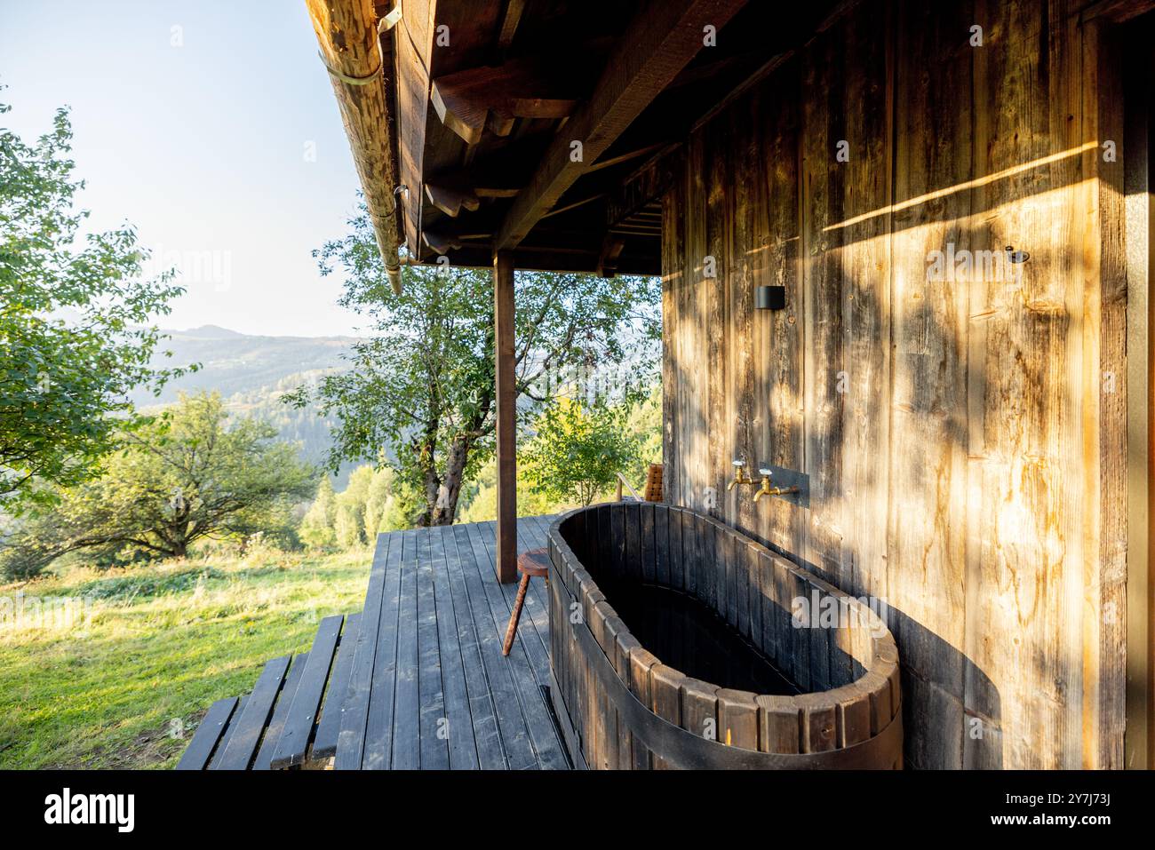 Rustic Outdoor Bathtub Stock Photo - Alamy