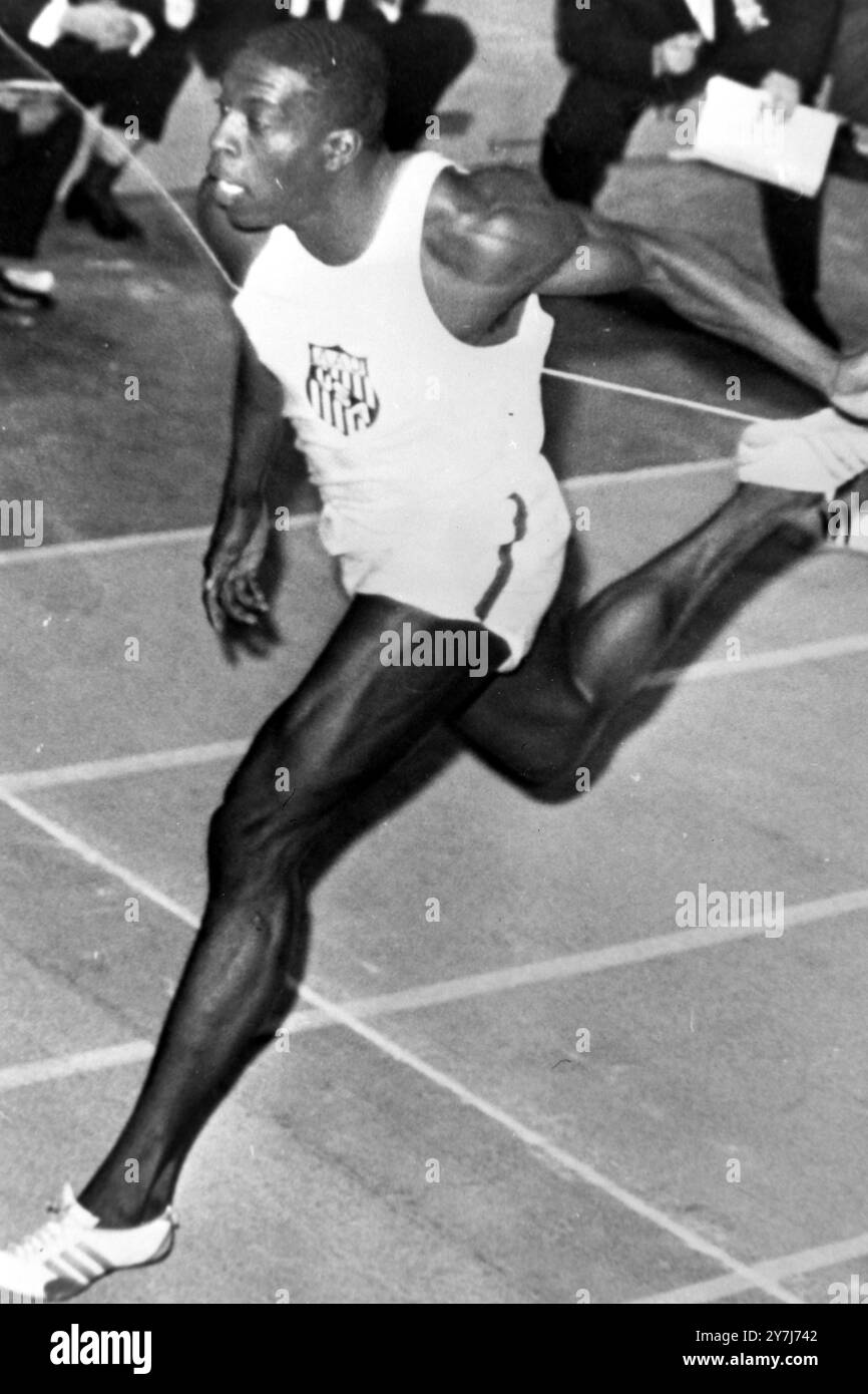 BOB HAYES 660 YD DASH IN 5-9 SECONDS IN NEW YORK ; 25 FEBRUARY 1964 Stock Photo - Alamy