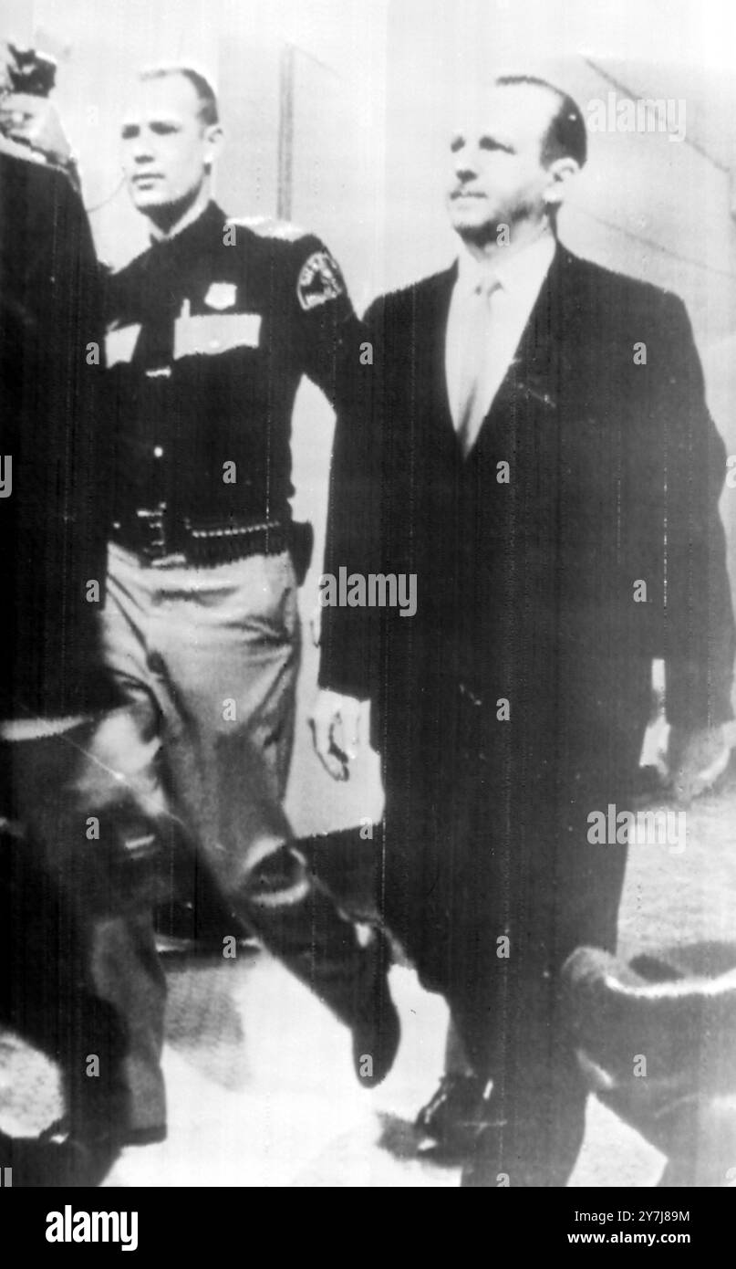 JACK RUBY ENTERS THE COURTROOM IN DALLAS, TEXAS / ; 22 FEBRUARY 1964 ...