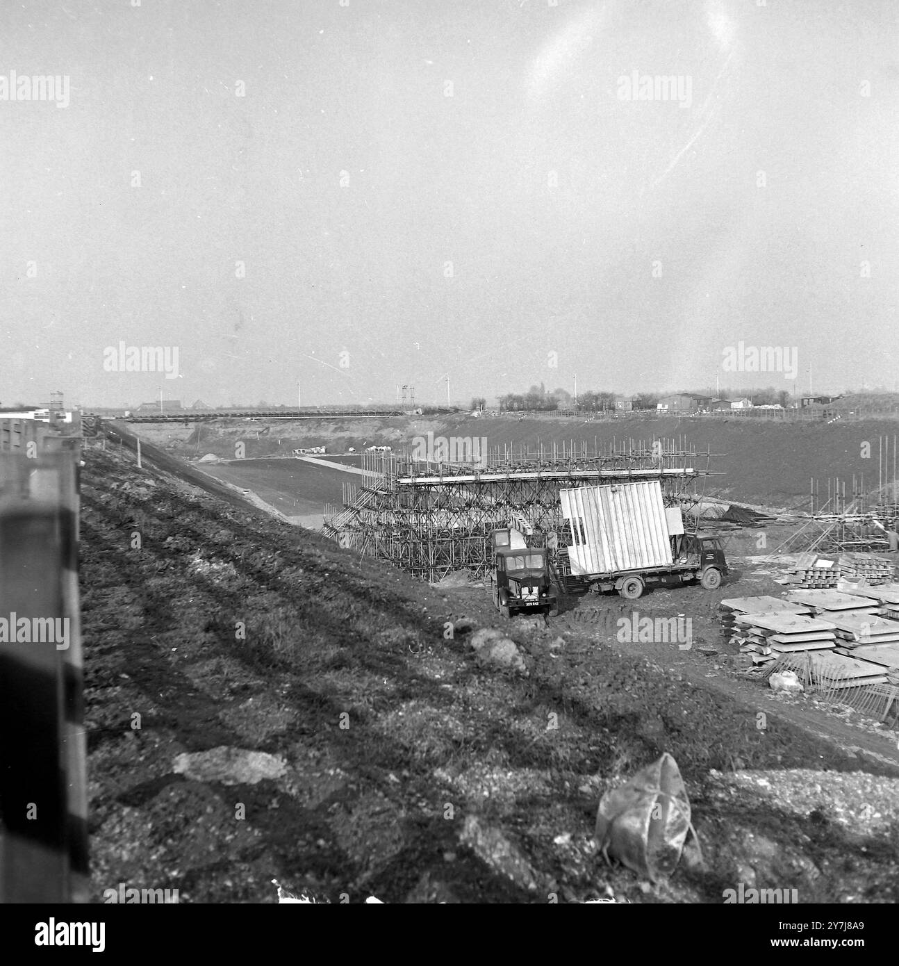 BUILDING A NEW BRIDGE TO CARRY A4 TRAFFIC MOTORWAY M4 IN BATH ROAD ; 22 ...