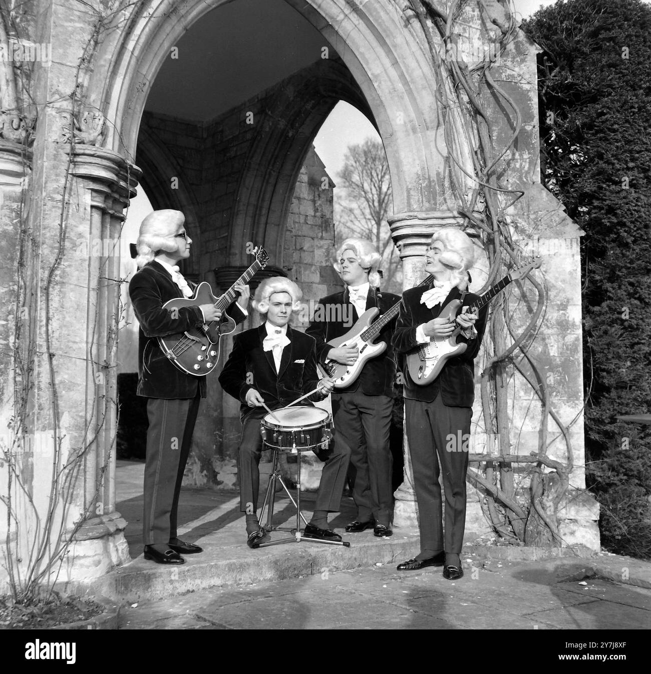 Snobs hi-res stock photography and images - Alamy