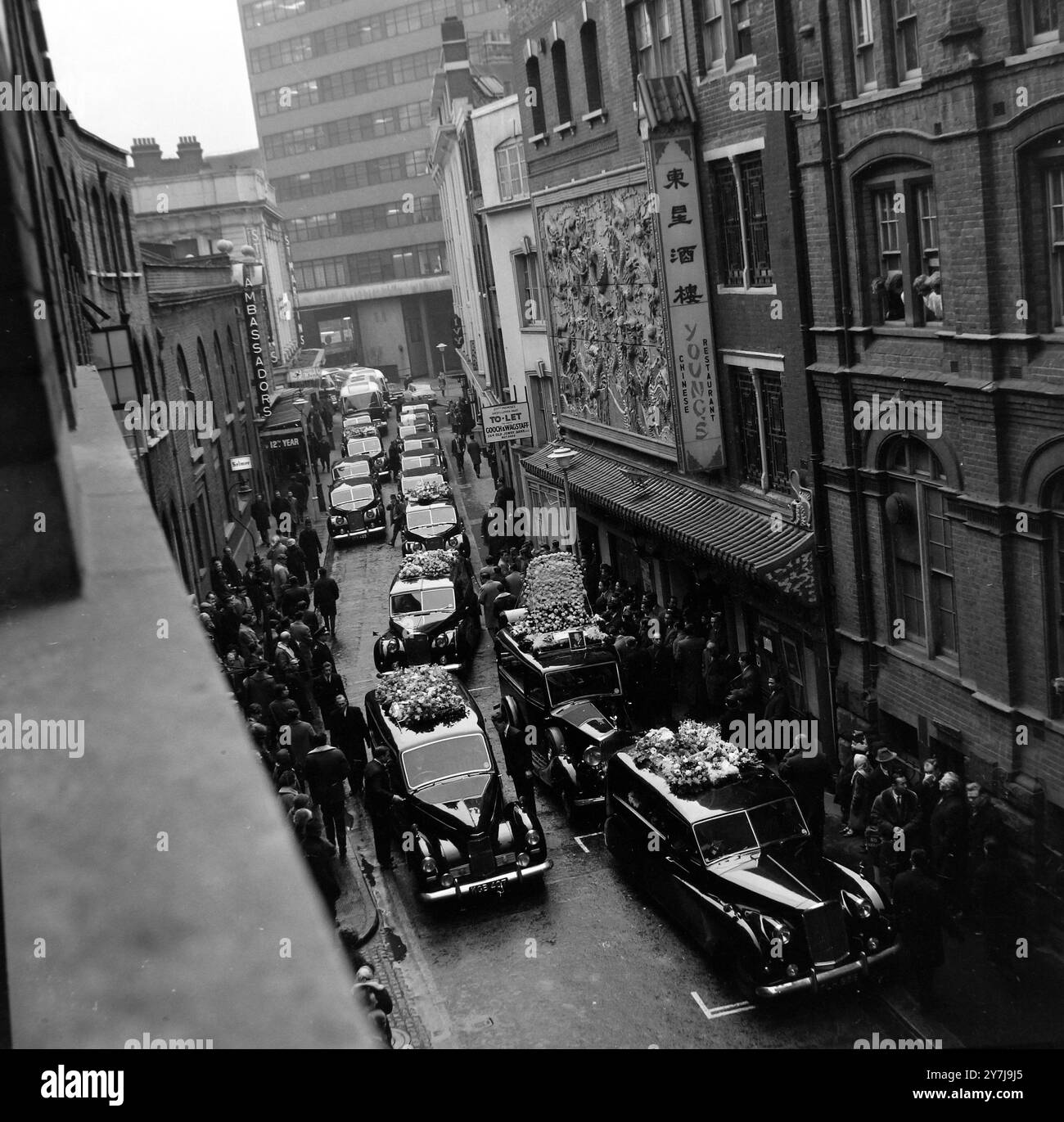 Chinese funerals hi-res stock photography and images - Alamy