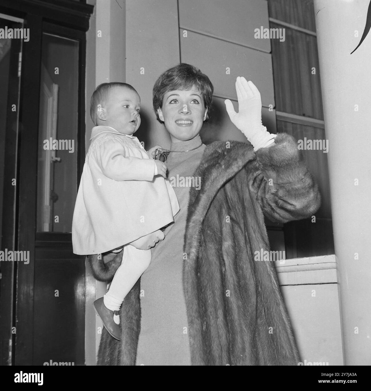 JULIE ANDREWS WITH DAUGHTER EMMA KATE IN LONDON ; 18 FEBRUARY 1964 ...