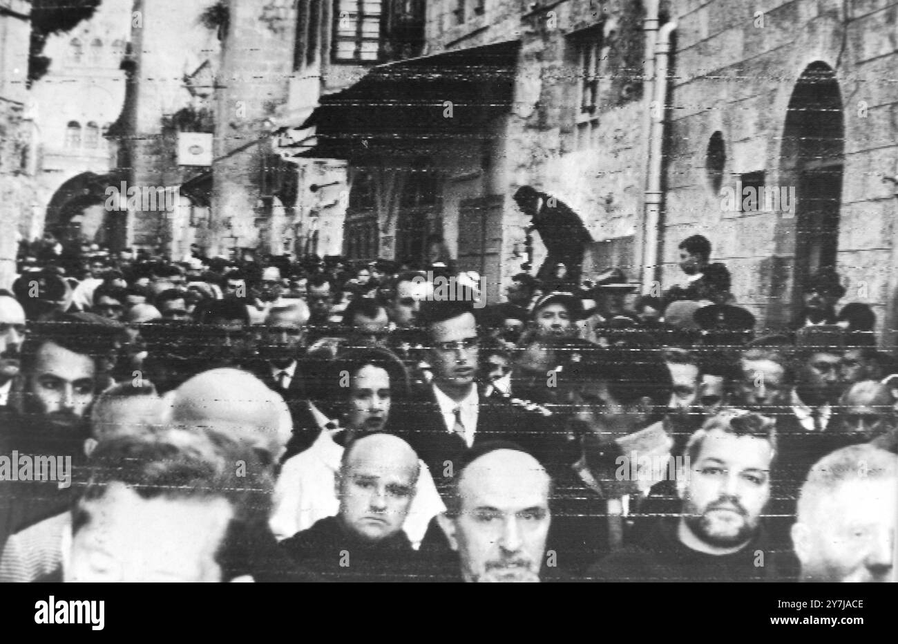 QUEEN FABIOLA AND KING BAUDOUIN PRAYING IN JERUSALEM, JORDAN ; 15 ...