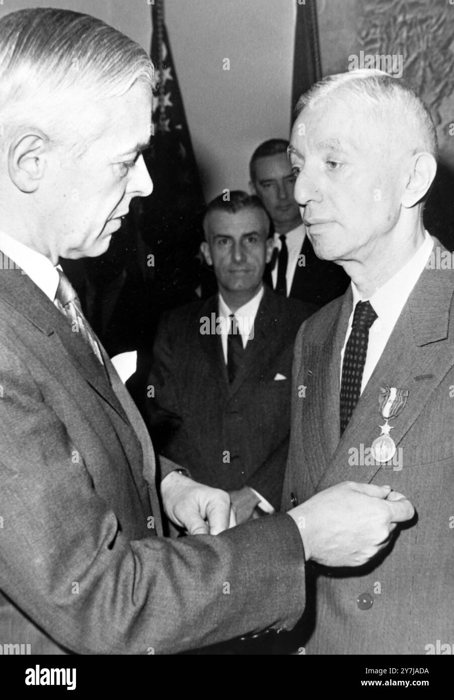 ADMIRAL HYMAN RICKOVER RECEIVES GOLD STAR IN WASHINGTON / ; 15 FEBRUARY ...