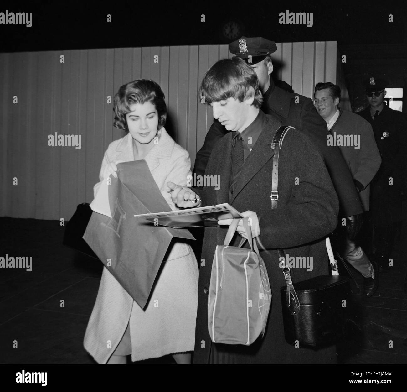FANS OF THE BEATLES IN NEW YORK WITH RINGO STARR ; 14 FEBRUARY 1964 ...