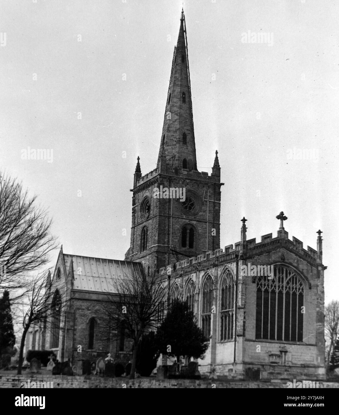 STRATFORD ON AVON BIRTHPLACE OF SHAKESPEARE - TRINITY CHURCH ; 14 ...
