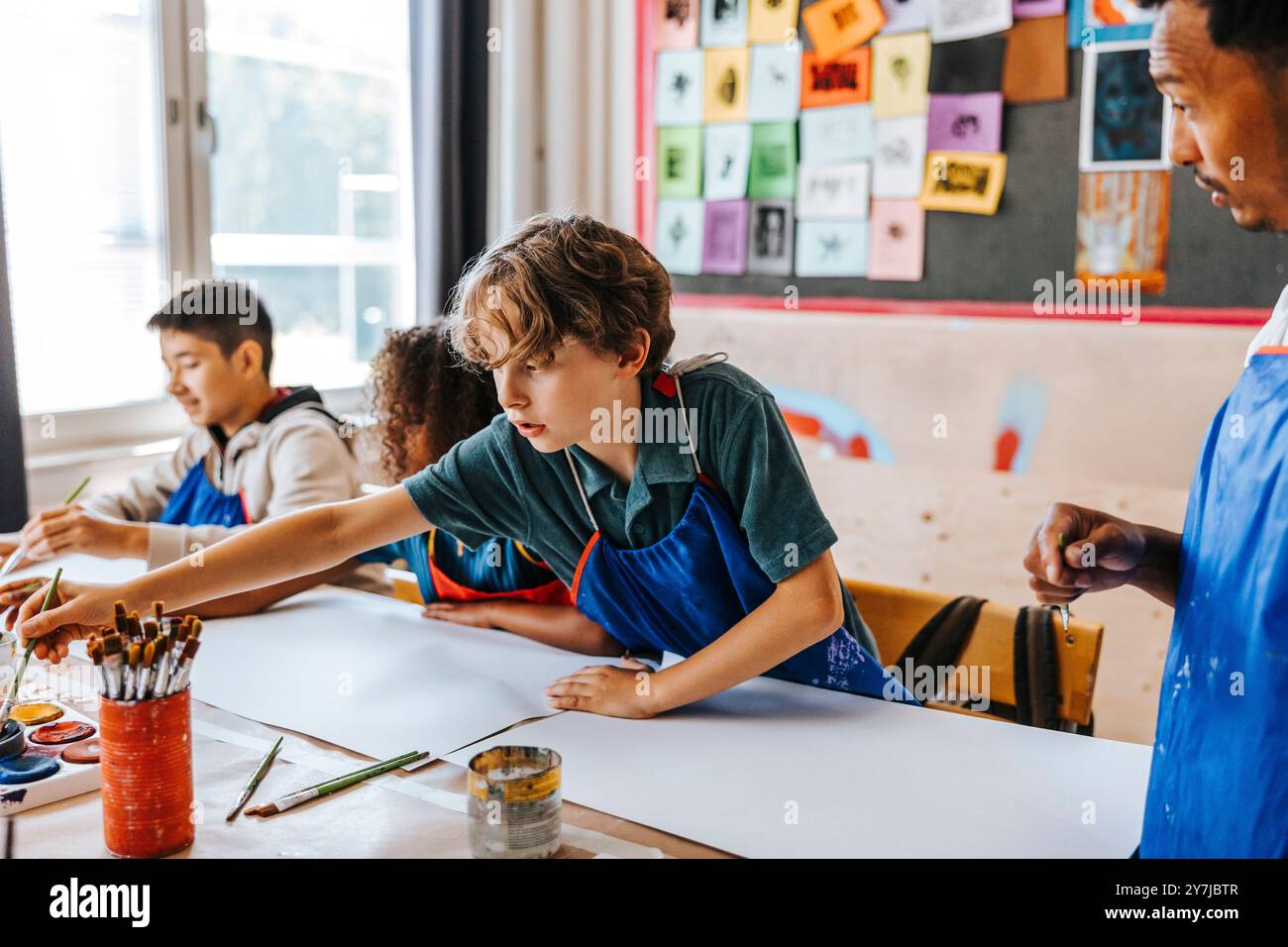 Children hold paint class hi-res stock photography and images - Alamy