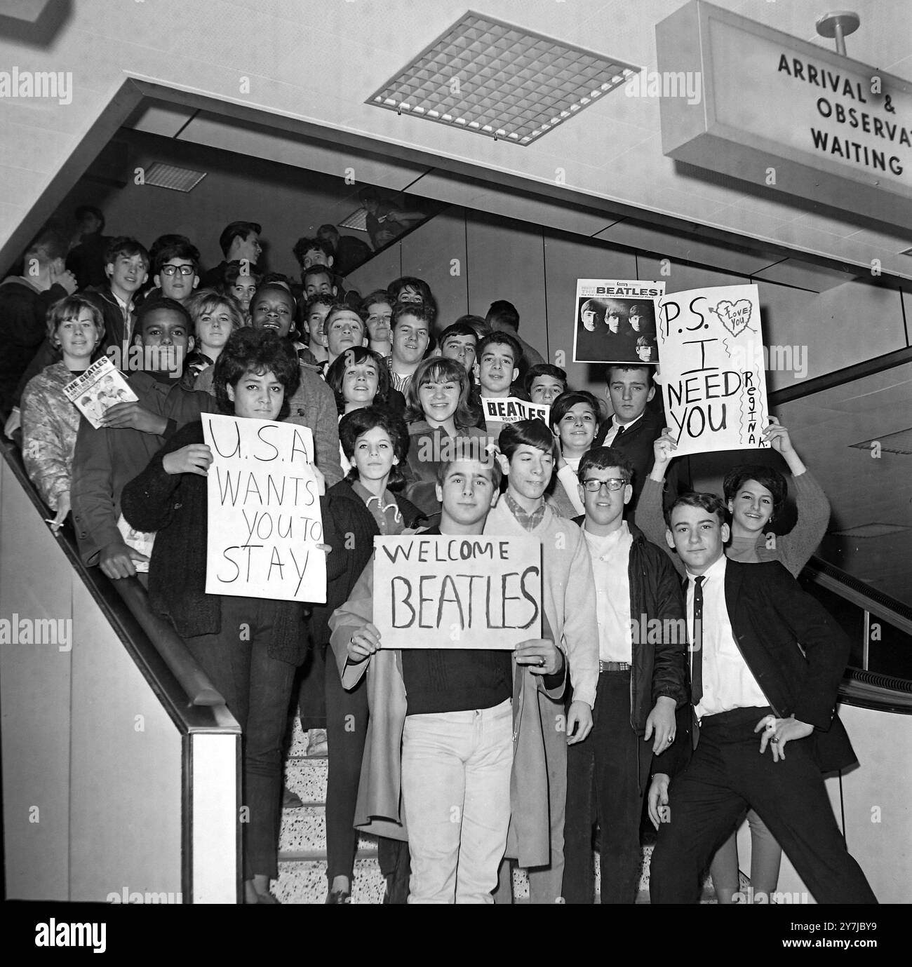 THE BEATLES POP GROUP FANS BEATLEMANIA IN NEW YORK ; 10 FEBRUARY 1964 ...