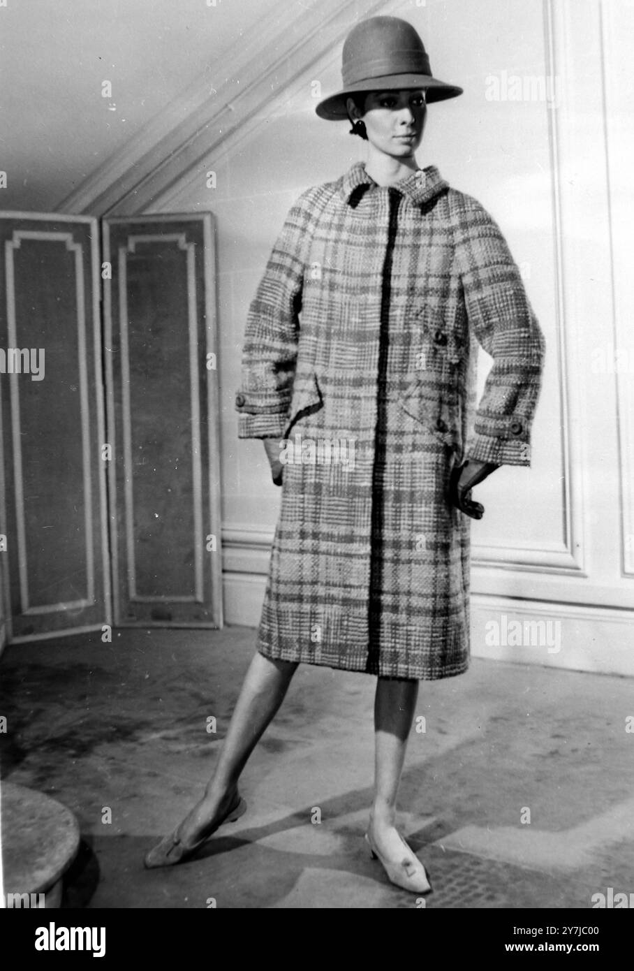 FASHION CHRISTIAN DIOR SPRING COLLECTION ; 10 FEBRUARY 1964 Stock Photo ...