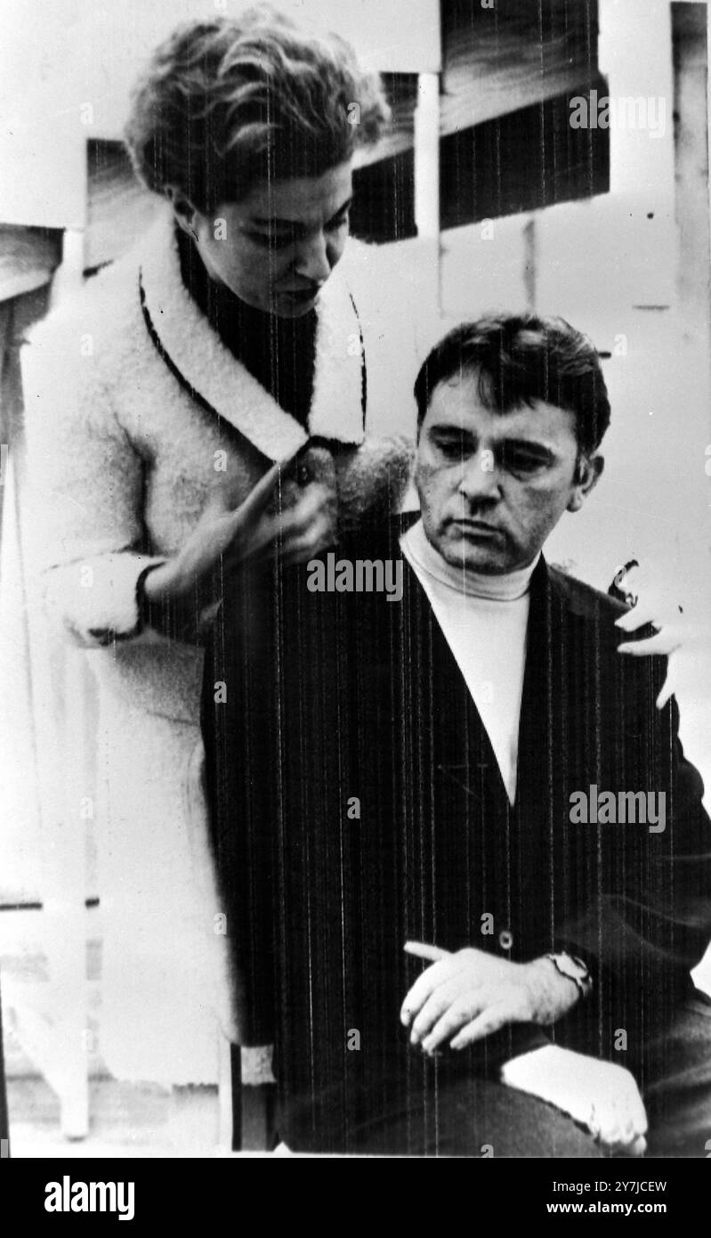 EILEEN HERLIE AND ACTOR RICHARD BURTON REHEARSING HAMLET IN TORONTO ...