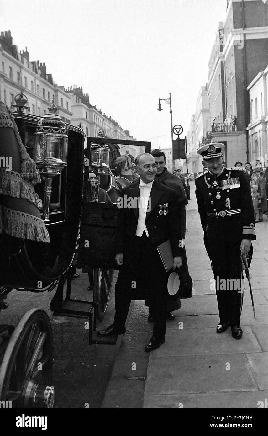 HUNGARIAN AMBASSADOR JENO INCZE PRESENTS CREDENTIALS TO THE EARL OF ...
