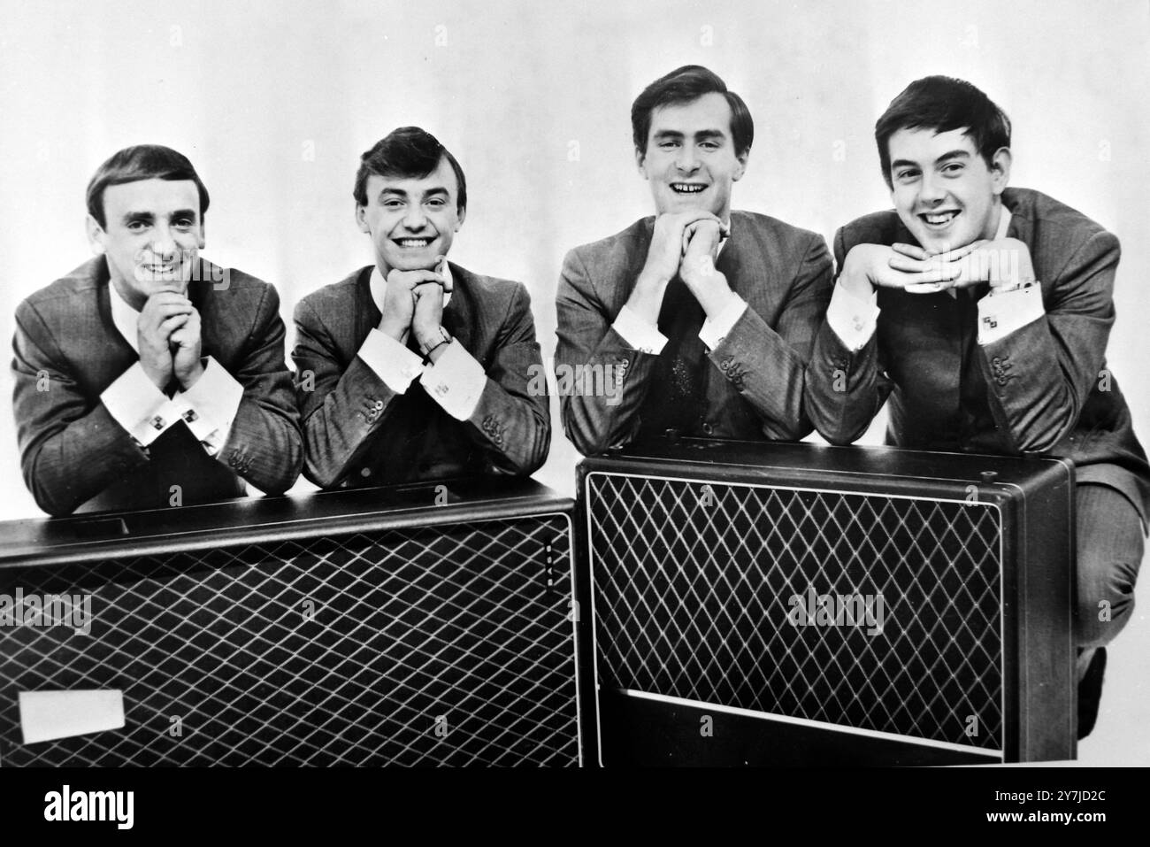 4 FEBRUARY 1964 POP GROUP GERRY AND THE PACEMAKERS WITH LEADER GERRY ...
