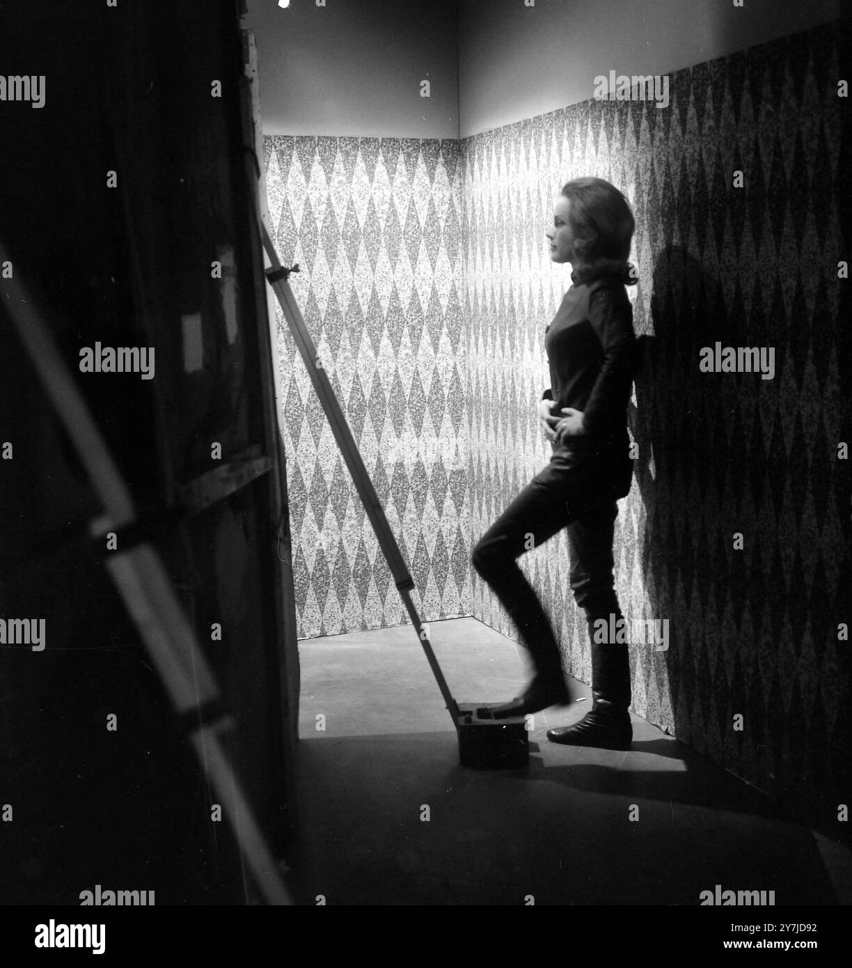 PATRICK MACNEE AVENGERS SERIES / ; 3 FEBRUARY 1964 Stock Photo - Alamy