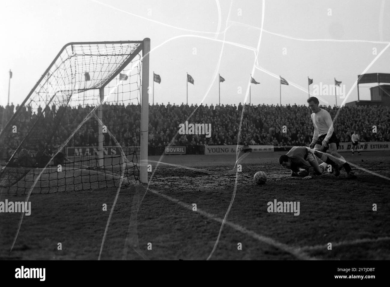 LEICESTER CITY GOALKEEPER GORDON BANKS IN ACTION IN LONDON AGAINST ...