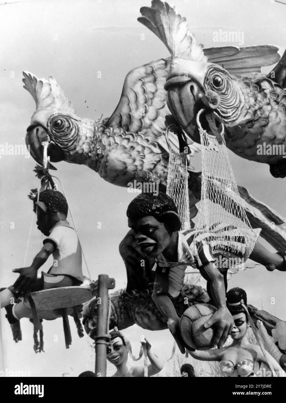 VIAREGGIO CARNIVAL IN ITALY / ; 29 JANUARY 1964 Stock Photo - Alamy