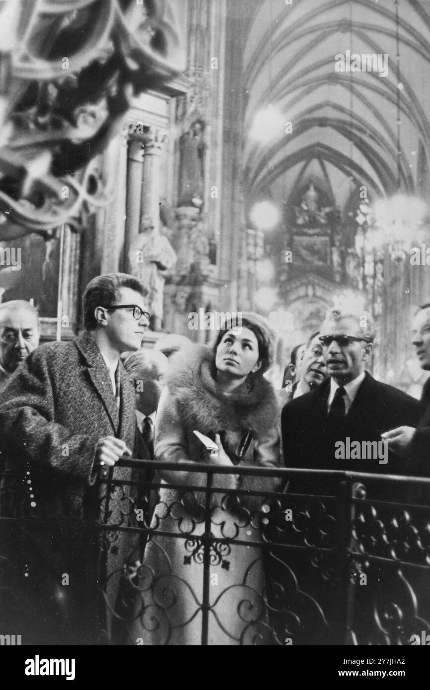 THE SHAH OF IRAN AND EMPRESS FARAH DIBA AT VIENNA ART MUSEUM ; 24 ...